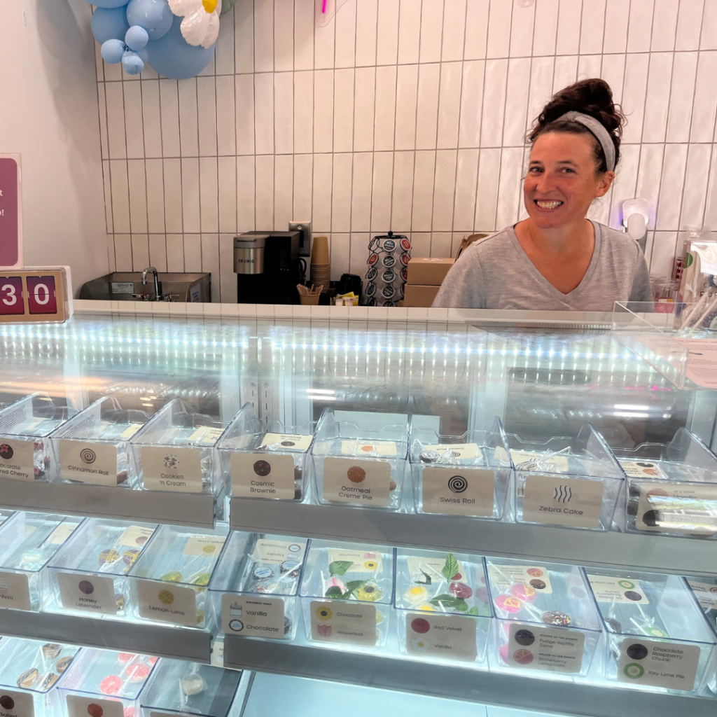 Amy Muchar: Daisy Pops